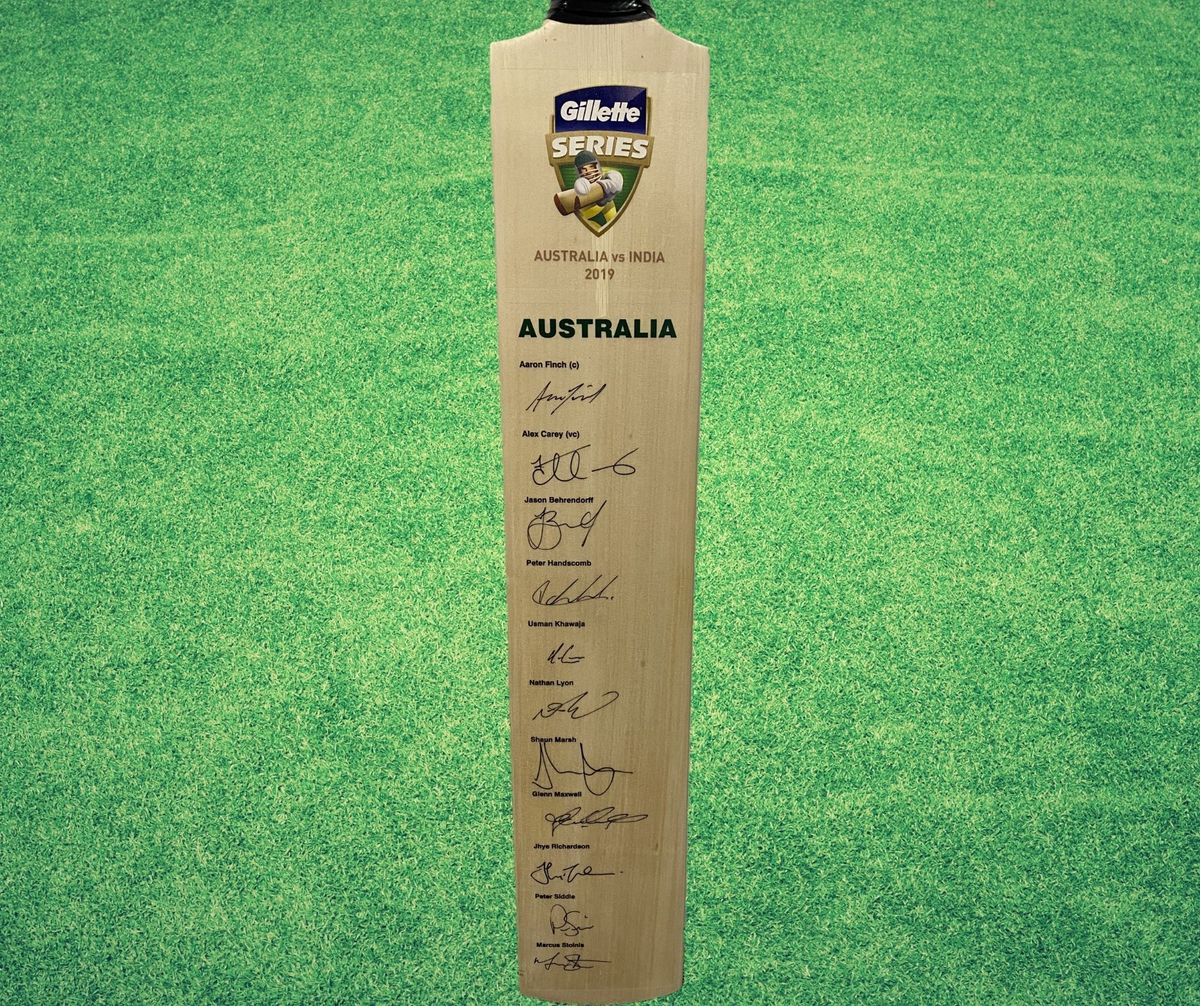 *SIGNED* Cricket Australia Bat
